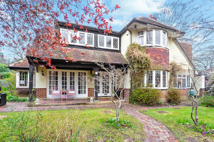 2 Large Houses - Hot Tub - 24ppl - Near Sandbanks - Bournemouth