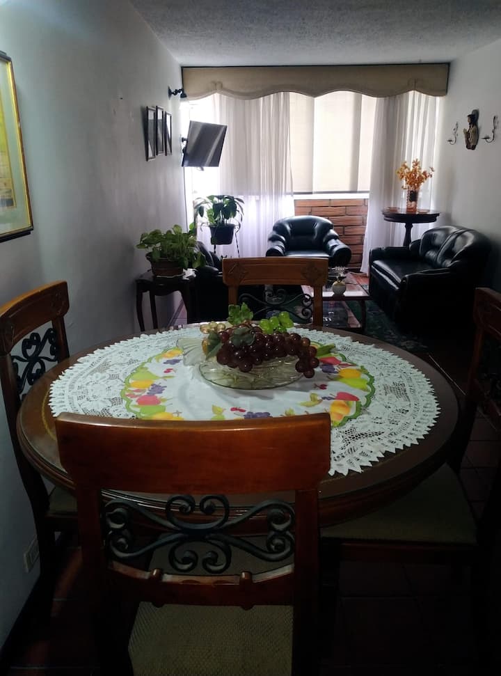 Private Room With Single Bed And Working Desk - Medellín, Colombia