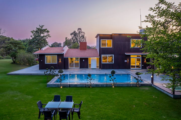 Mulberry Farms - Luxe Farmstay W/pool + Jacuzzi - Manesar