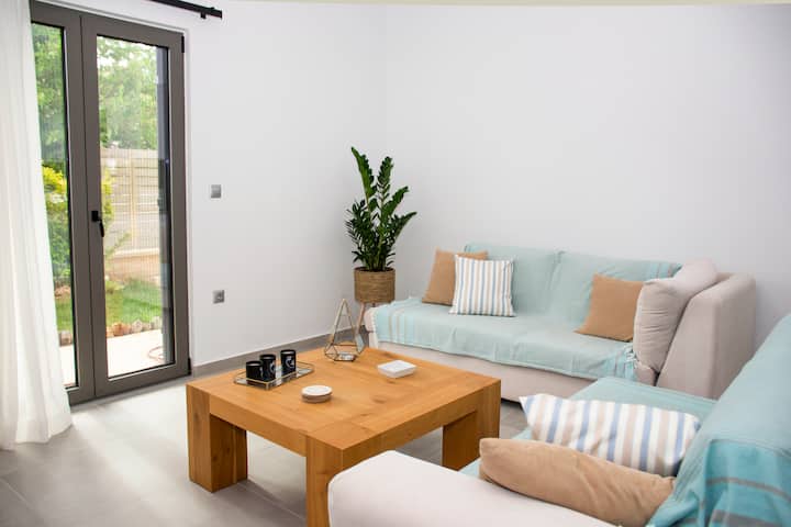 Christina Apartment Ground Floor - Кисамос