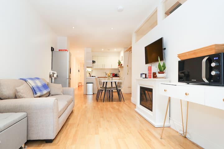 Chelsea Garden Flat W/ Skylights - Earl's Court