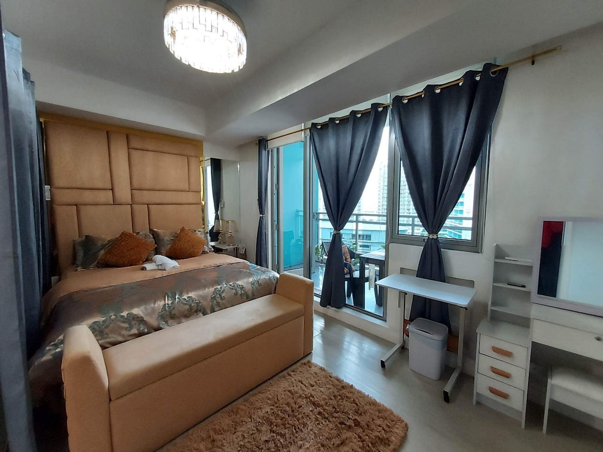 1BR Luxury Condotel Staycation @Azure Urban Resort - Apartments for ...