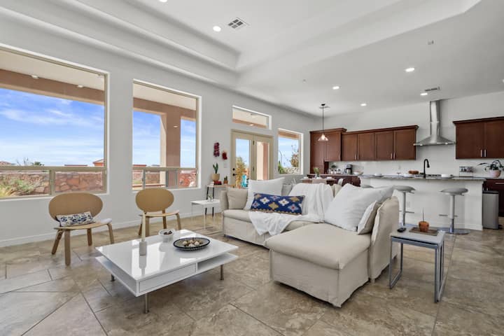 Relaxing Southwestern-chic Home - Las Cruces, NM