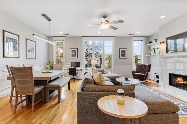 Stunning Wicker-park Flat With Parking! - Cicero, IL