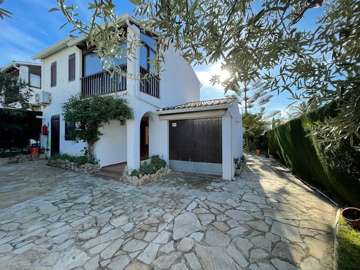 Casa Con Jardín Cerca De Playa. - Coma-ruga