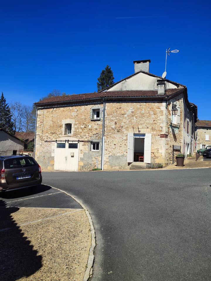 Maison De Village Avec Garage - Nontron