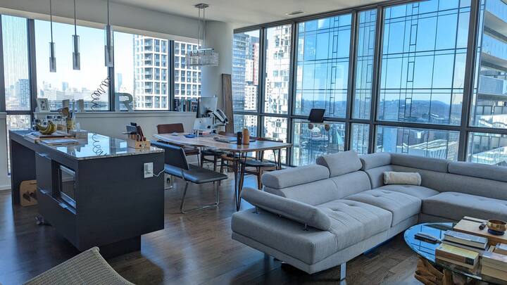Luxury 2+2 Unit Heart Of Downtown W/ Stunning View - Toronto