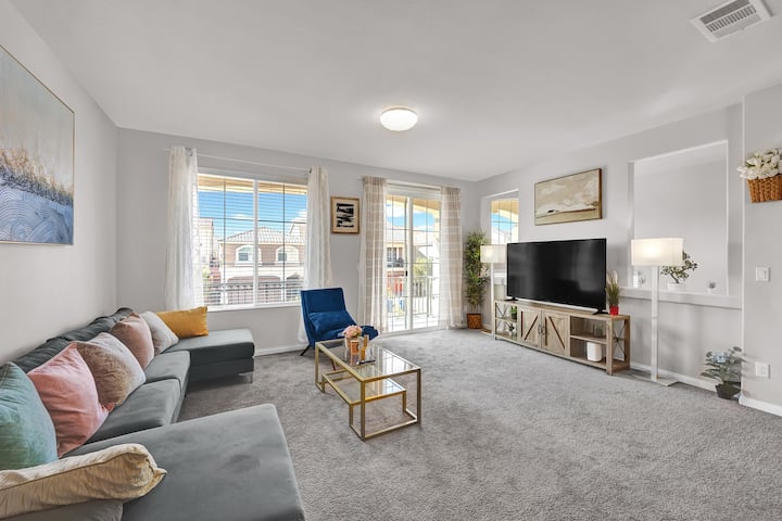 2700sf Sweet Home|near Strip|pool Table|king Bed - Las Vegas, NV
