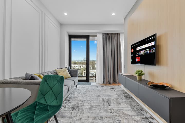 Lax | Exquisite 1br/1bath -City Skyline Views - Bucharest