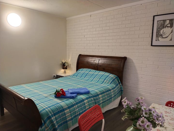 92a Room 1 - Churchill