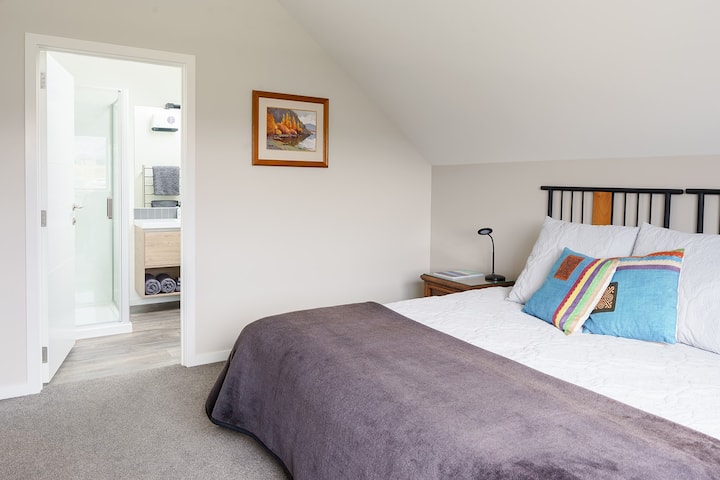 Stunning Super King Suite * Mountain Views * 58m² - Wanaka