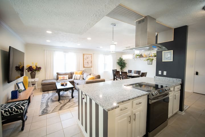 Spacious 4br 2bath Home With Movie Room - Fayetteville, NC