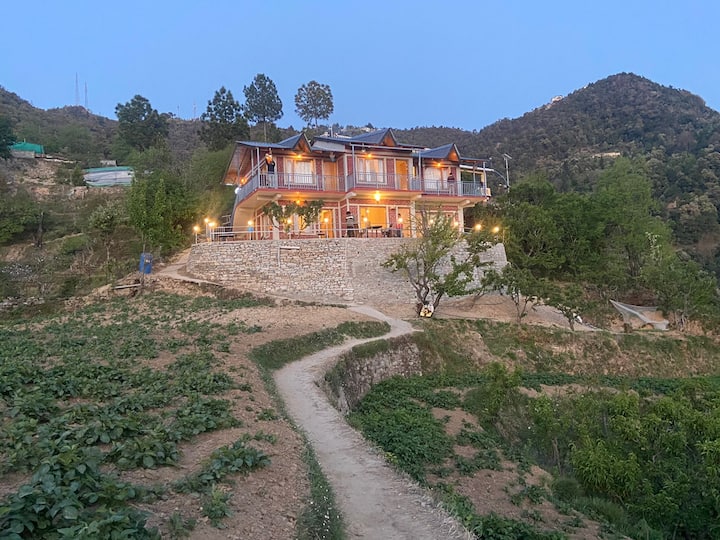 5 Bedroom Luxury Homestay - Mukteshwar