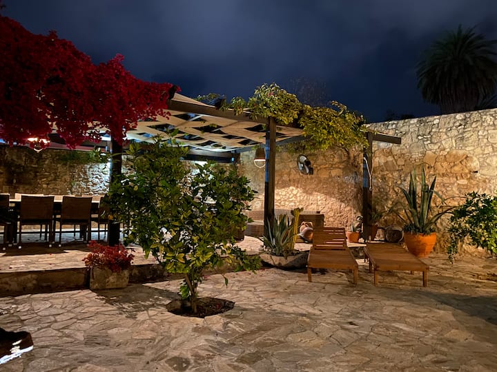 Ottoman House & Garden, Central Kyrenia - Zypern