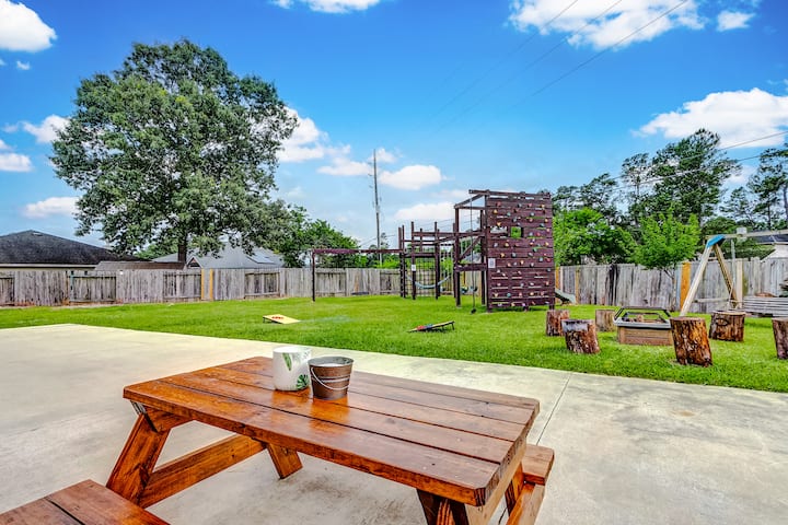 Family Haven: Spacious Retreat W/ Bonfire & Bbq - 漢布爾