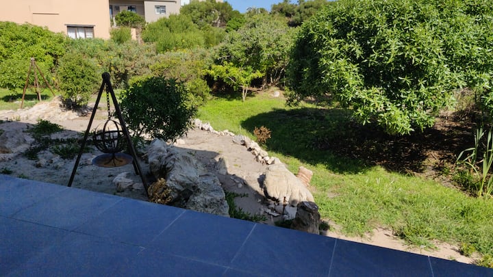 Whalers Retreat. - Pringle Bay