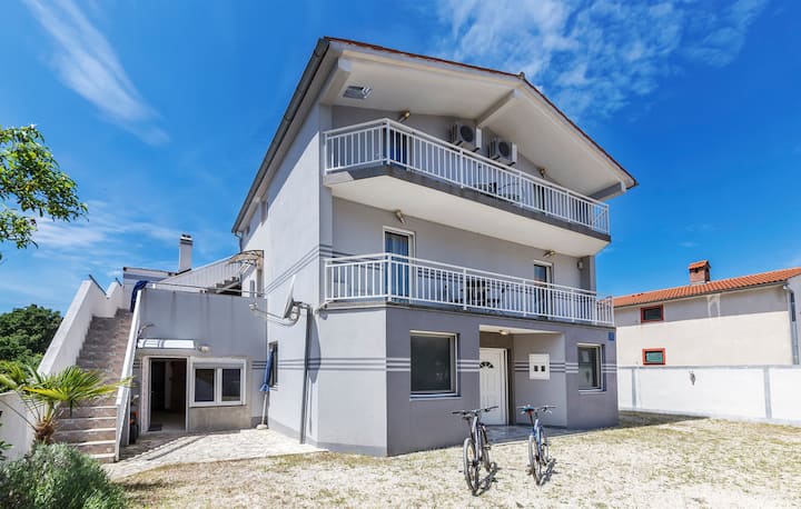 Big Apartment Ruža 1 For 7 People - Peroj