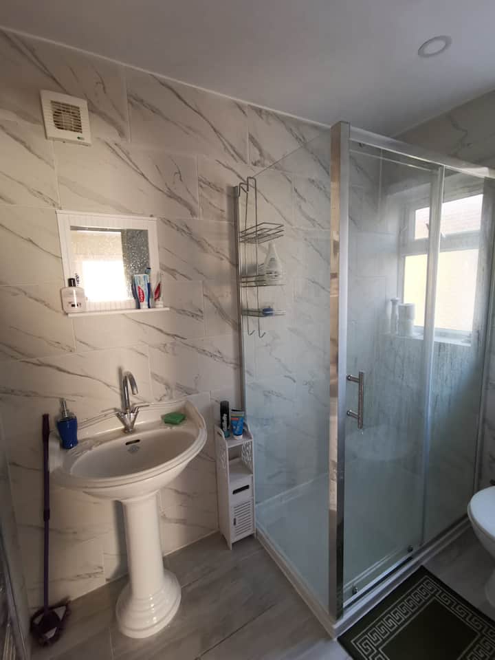 3-bed Flat In London - Close To A Train Station - Londres