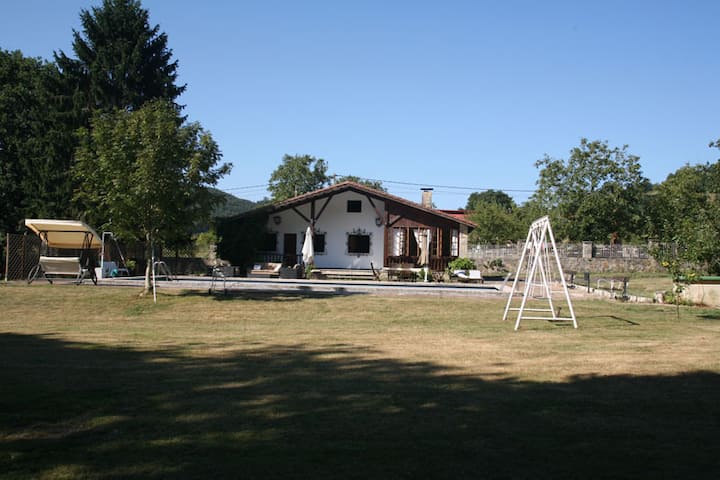 Chalet Discreto Y Tranquilo Con Piscina Privada. - Astúrias