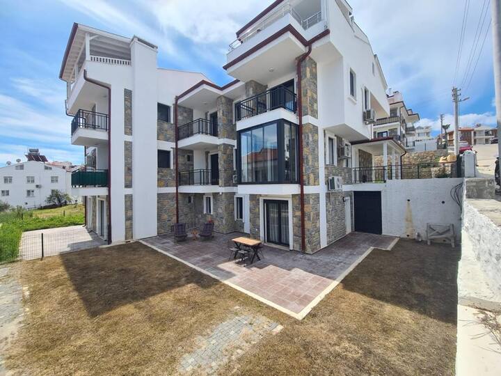 Geniş Bahçeli, Büyük Ve Ferah Bahçe Katı Daire - Datça