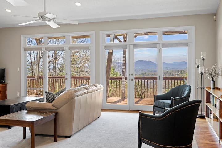Avl Monthly Retreat W/ Expansive Mountain Views - Weaverville, NC