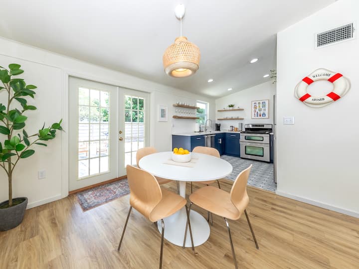Oar'asis: A Mid-century Modern Cottage - 새러소타