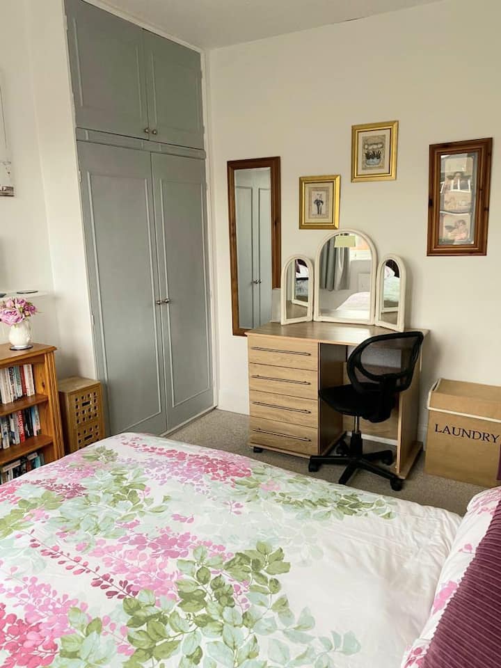 Large Double Room, Garden View, 3 Mins To Station - Surbiton