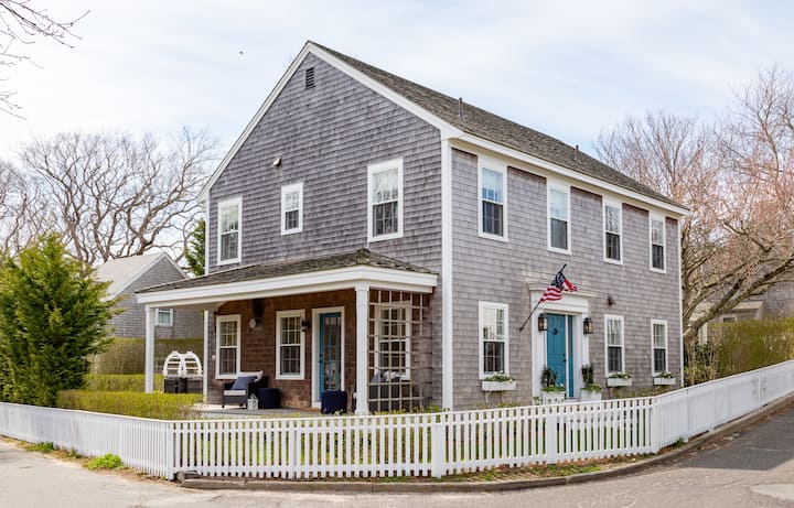 Spacious Luxury Nantucket Beach House - Nantucket, MA