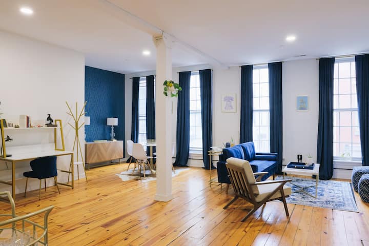 The Liberty Bell Loft: 2br City Apartment - Philadelphia, PA