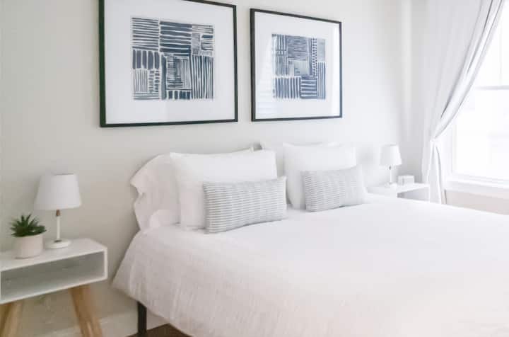 Jennifer’s Chic Modern 1st Floor Apt Private Patio - Providence, RI