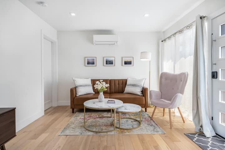 Modern 2b/1b Fremont Suite With Prime Walkability - Seattle, WA