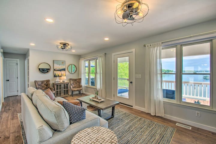 Lakefront, Entire Home, Hot Tub, Dock, Sleeps 12 - Smith Mountain Lake, VA