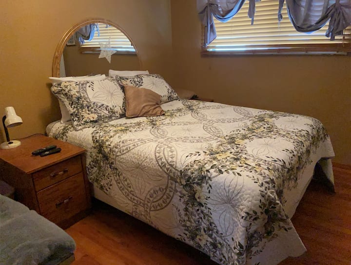 Queen Bed Economy Suite - Rocky Mountain House