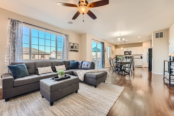 Family Retreat W/ Large Yard/ Fireplace/gym - Castle Rock, CO