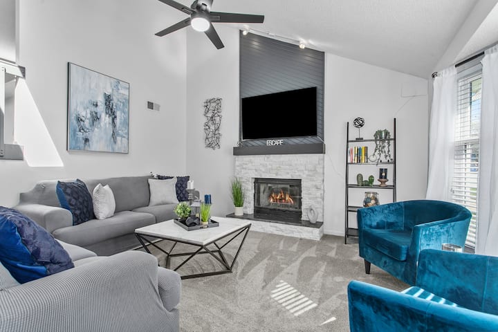Peaceful Home_great For Families_theatre - Olathe, KS