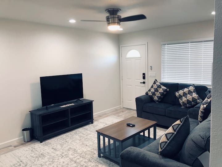 Lovely 2 Bed Apartment! - Concord, CA