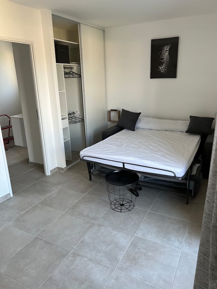 Grand Studio Neuf Au Centre Avc Balcon Et Parking - Lac de Goria