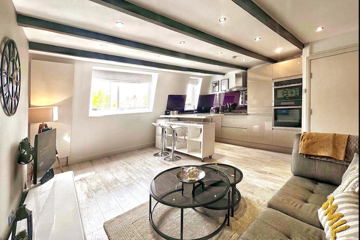 *The Fox Den - Notting Hill* - Notting Hill