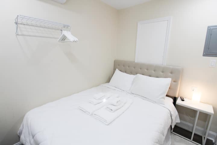 New Tiny Studio Apt #3 W/kitchen In Chestnut Hill - Philadelphie, PA