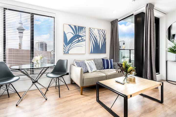 Tree-lined Studio On High Level With Skytower View - Auckland
