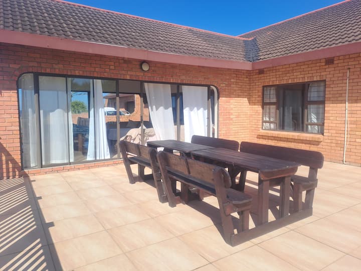 Pumula Beach House - 5 Bedroom - Hibberdene