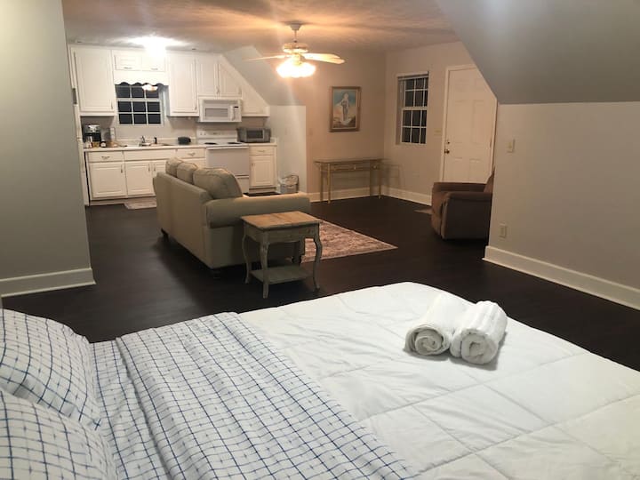 Quaint Peaceful Apartment W/view - Conyers, GA