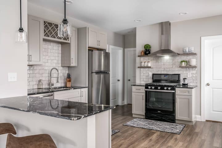 Modern 3 Bdrm Luxury Lower Apartment - Kenmore, NY