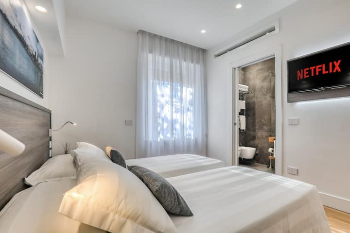 Room With Single Beds [Gallery Suite] - Civitavecchia