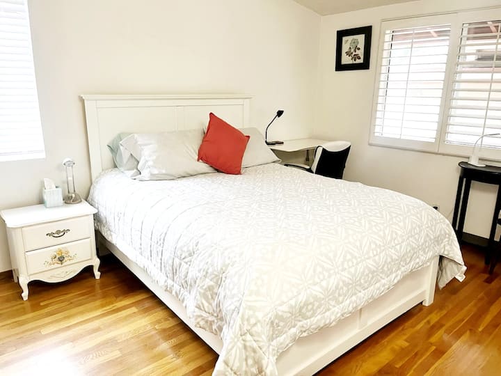 Spacious Bedroom With Own Bathroom & Kitchen In Pv - Redondo Beach, CA