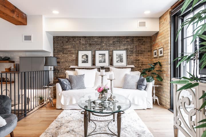 Bradshaw Lofts:  La Galleria - Stratford