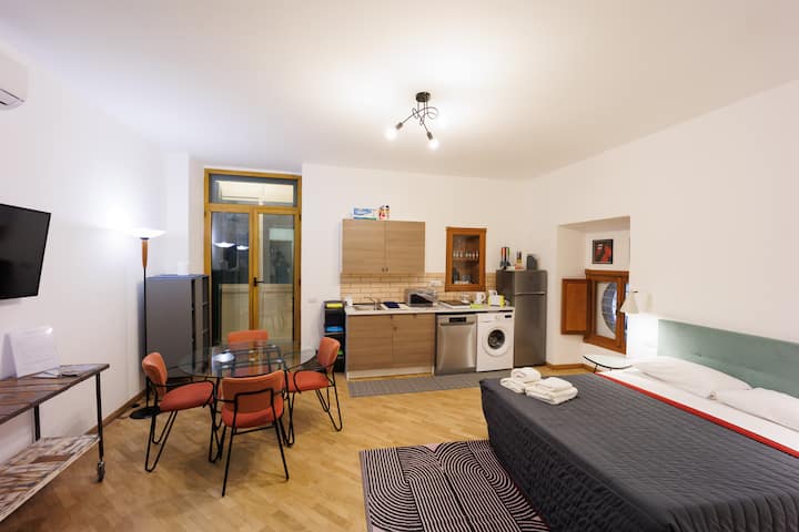 Dante Studio Apartment Super Central Next Metro - Naples