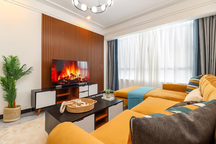 Luxurious 2br Central Oasis W/ Pool, Gym & Views - Nairobi