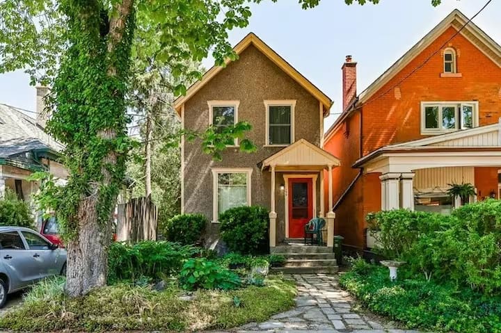 Entire Home Steps From Locke St - Hamilton