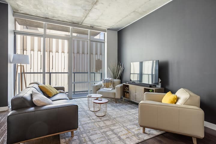 Spire 1204: Downtown Condo W/ Balcony And Views! - Denver, CO